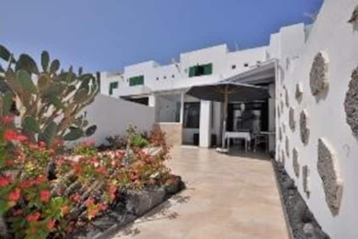 Como En Casa , Cerca Del Mar. - Costa Teguise