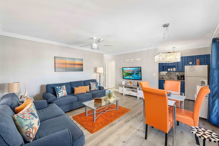 0.9 Mile Beach 2 Bedroom Apartment - Marco Island, FL