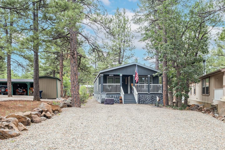 New! ‘Poco In The Pines’ Lovely Munds Park Cabin! - Munds Park, AZ