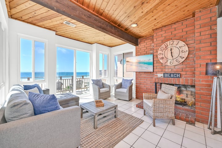 Upper Oceanfront On 41st W/ Balcony On The Beach - Newport Beach, CA