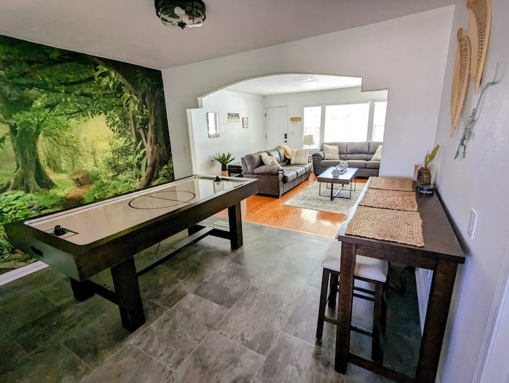 The Green Leaf Cottage - Wichita, KS