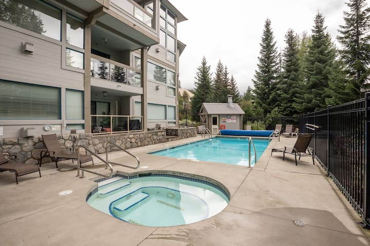 Free Parking Ski In/out Quiet 2 Bedrooms - ウィスラー