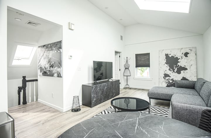 Venn | Monochromatic Luxury Haven Wth Rooftop Deck - 薩默維爾