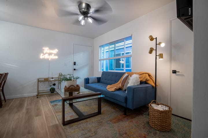 Steps From The Beach! 2bd Extended Loft W/parking - Newport Beach, CA