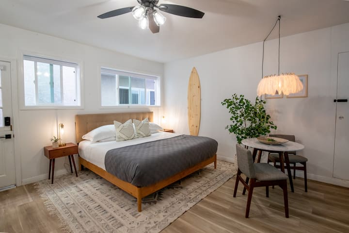 Steps From The Beach! Studio Surf Extended Stay - Newport Beach, CA