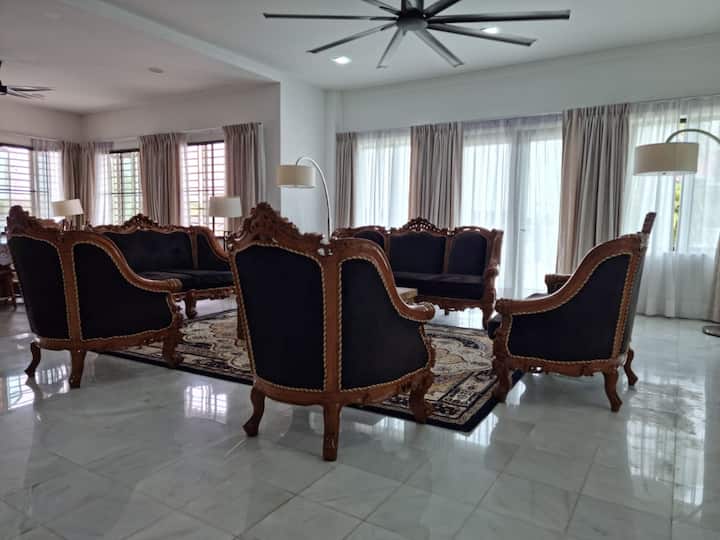 Old School Port Dickson Holiday Villa -