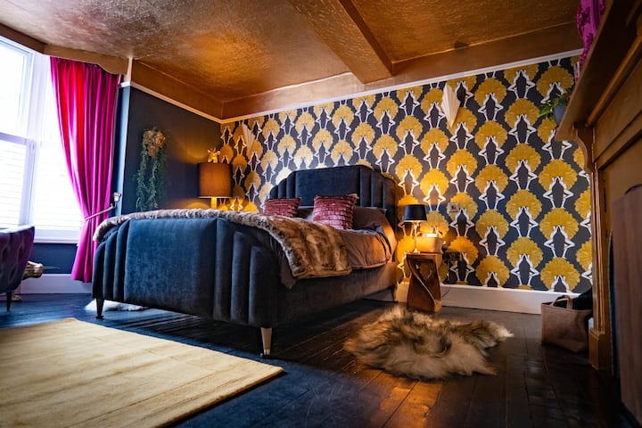 The Aberama Gold Room - Tewkesbury