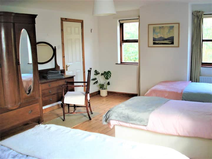 Spacious Family Room, 1 Dble 2 Sgle With En-suite. - Cushendall