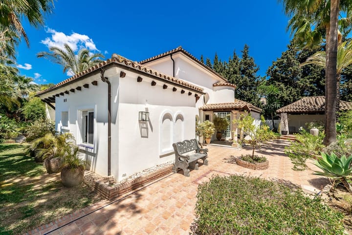 Charming Villa With Private Pool In Marbella - Calahonda