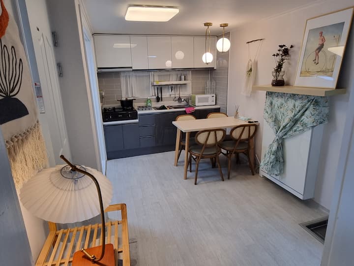 2 Min Hongdae Station 5 Exit 30sec 3br Lovey House - South Korea