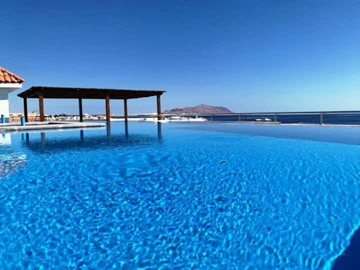 Beach Front & Infinity Pool 2 Bedrooms Luxury - Sharm El-Sheikh