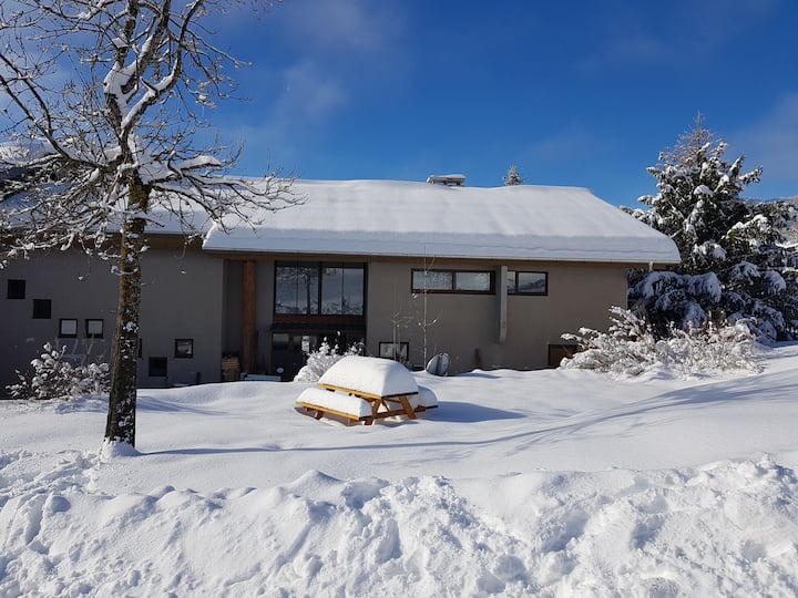 Gîte Artpiness Au Pied Des Pistes, Menthières - Lélex