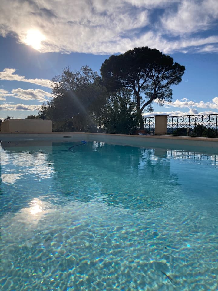 Maison Avec Grande Piscine Surplombant La Garrigue - Uzès