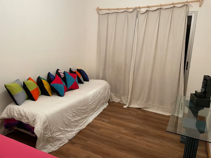 Linda Casa Próxima A Tres Cruces - Montevideo