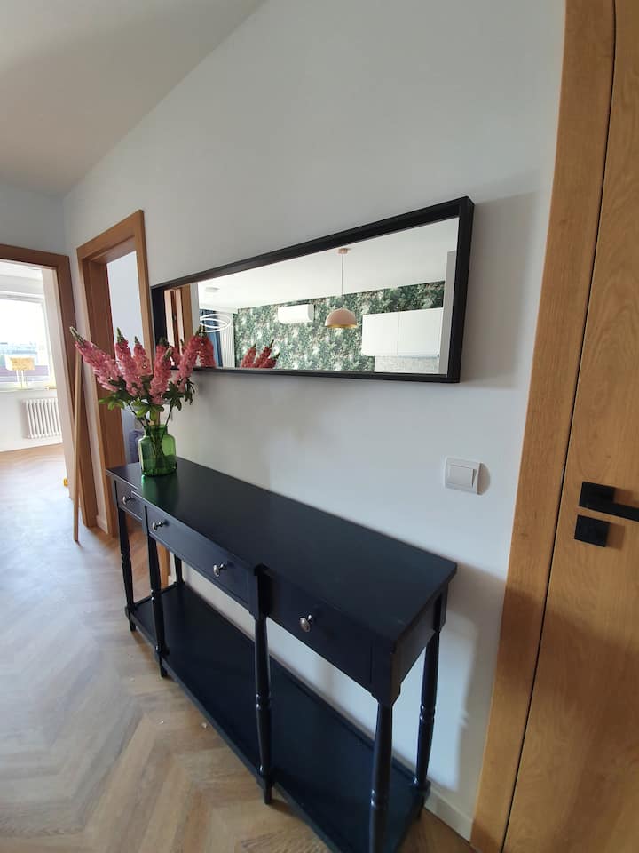 Uroczy Apartament 2 Sypialnie, Taras, Parking - ヴロツワフ