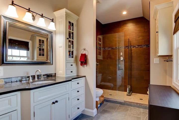 Luxurious Private Studio Apartment Near Town - Warrenton, VA