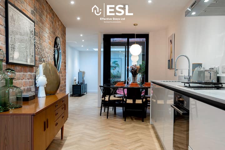 2 Bedroom Stylish Townhouse - Free Parking - Shrewsbury