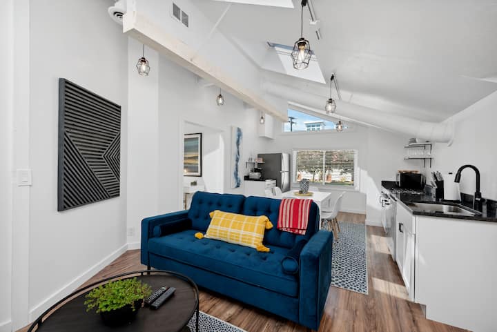 Steps To Beach & Starbucks! Private Yard, Firepit! - New Buffalo, MI