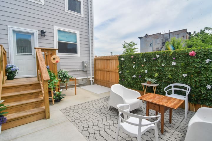 Beautiful Home W/ Rooftop Deck Near Johns Hopkins - Baltimore, MD