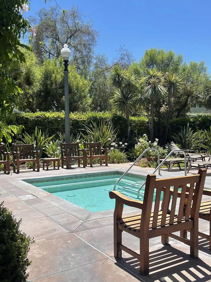Sunny Bedroom - Irvine, CA