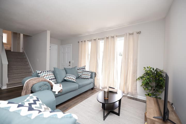 Newly Renovated, Comfortable, Home In N Columbus - Columbus