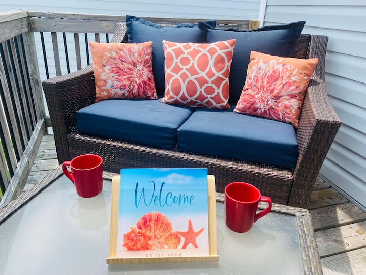 Seven Minutes From The Beach, Dog Friendly 3-bedrm - Kill Devil Hills, NC