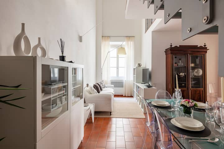 Pergola Luxury - Steps From Duomo - Italy