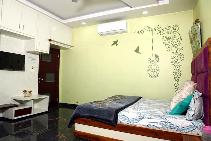 Charming Deluxe Room In Shiwalik Grand - Haridwar