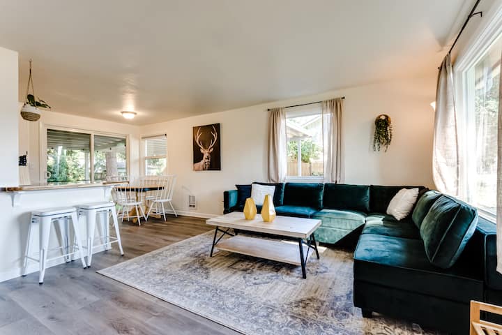 Fir-grove Retreat-stylish Home In Tranquil Setting - Eugene, OR