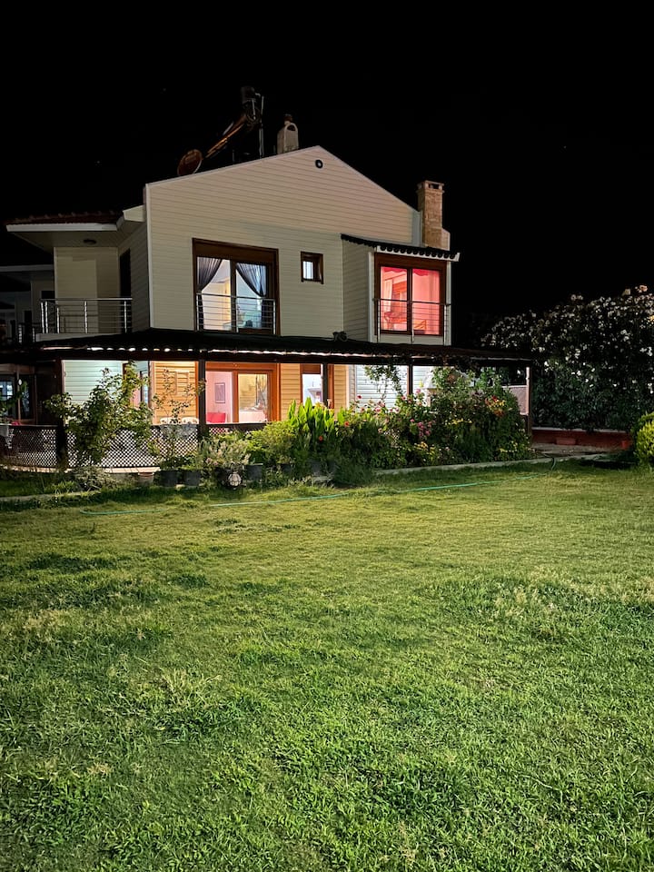 In Foca High Luxury Villa Directly On The Beach. - Foça