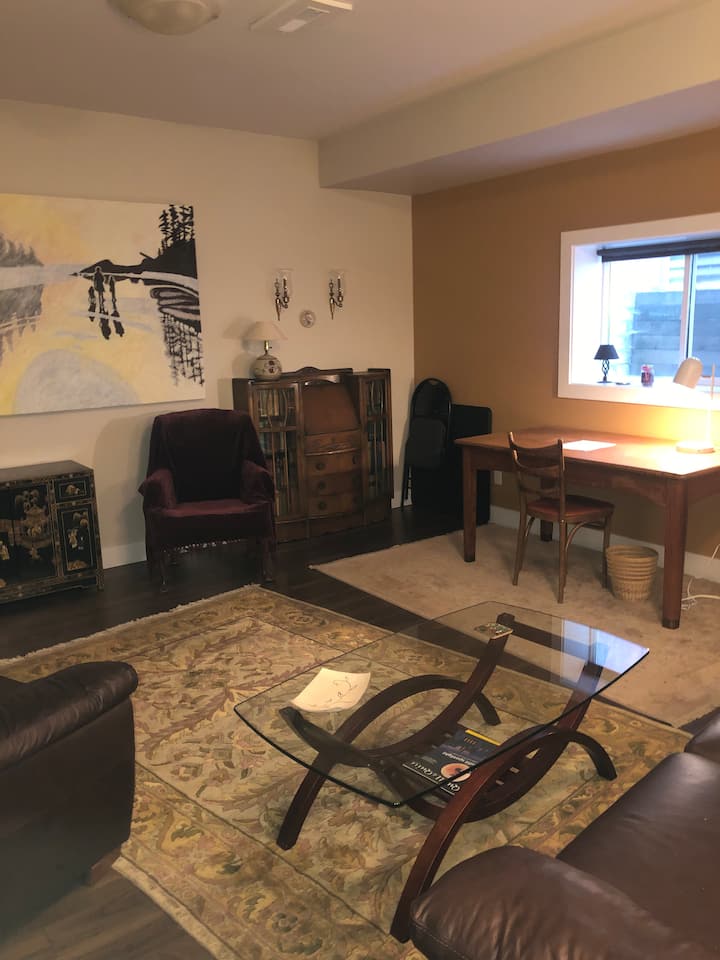 Comfy 1 Bedroom 1 Bathroom Private Full Suite - Maple Ridge