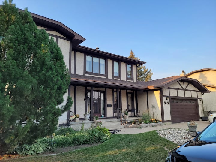 Beautiful 3-bedroom Home In East Regina - Regina
