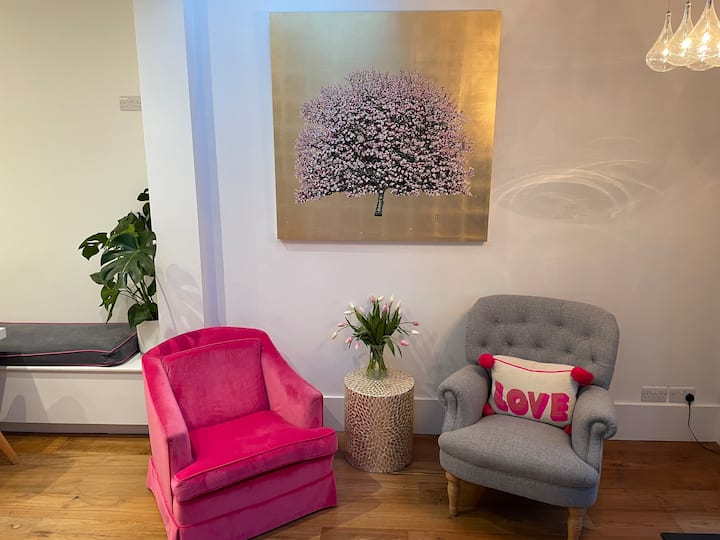 Small Double Room In Family Home - Hayes
