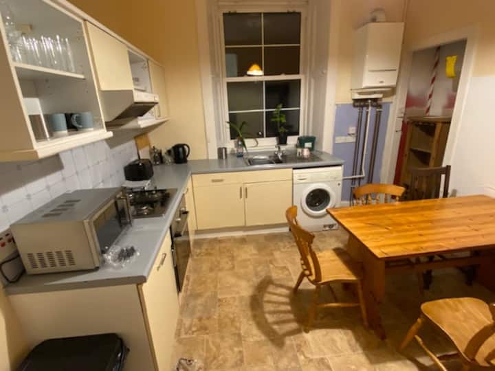 Nice Room On Meadows Near University And Fringe - Edinburgh