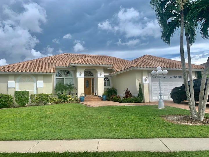 Lovely 3br Home W/ Pool, Only 1 Mile From Beach - Marco Island, FL