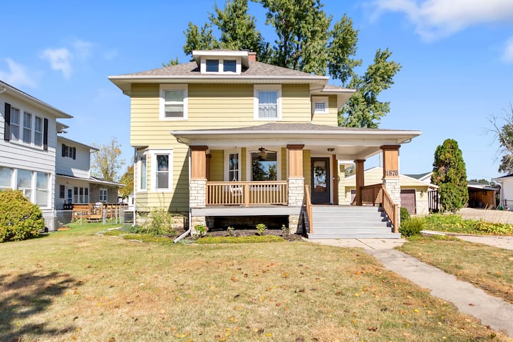 4 Bedroom Historic Charmer | Marion Uptown - Cedar Rapids, IA