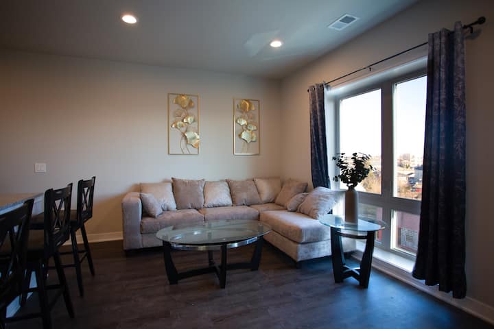 New Condo In Chicago Town - Ford City - Chicago