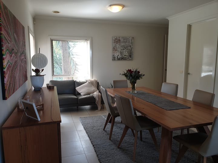 Wantirna South, 3 Bedrooms & Bathroom. - Forest Hill