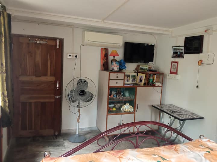 A Comfortable Room 
6km From Howrah Station. - Kolkata