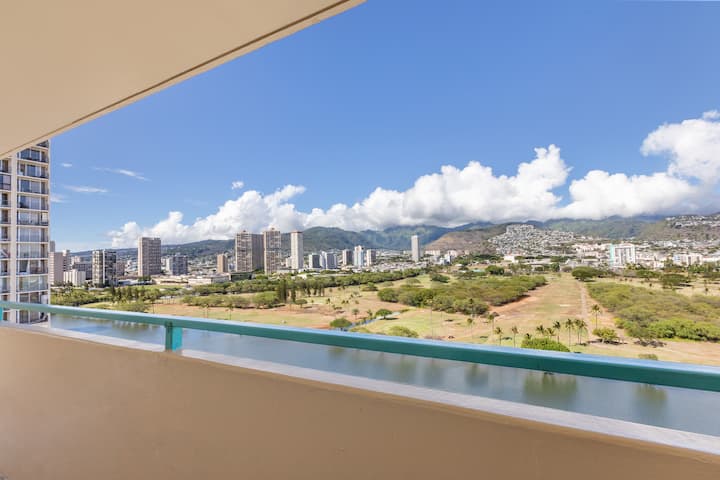 Penthouse 16th F Near Waikiki Center With Lanai - Honolulu