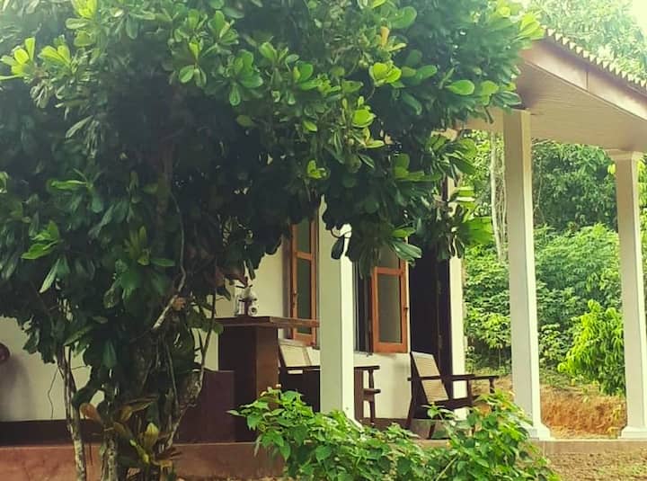 1 Bedroomed Chalet With Kitchen Ac/hw Free Parking - Hikkaduwa