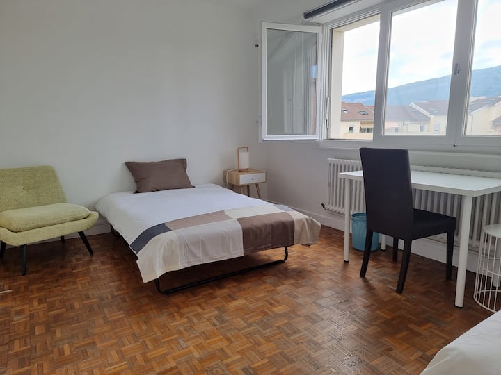 Private Room, 90m From Swiss Border - Geneva