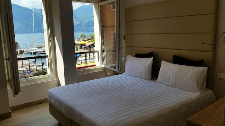 Hotel Incantevole A Castelletto Brenzone Sul Garda - Malcesine