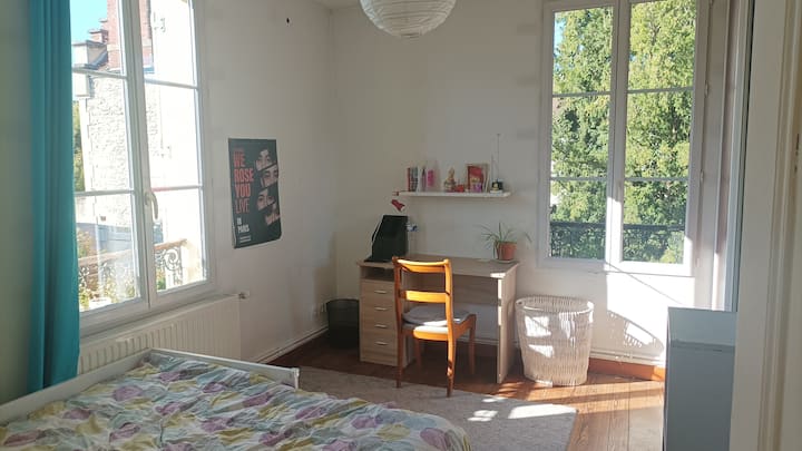 Chambre Chez L'habitant à 2 Pas De La Gare - Provins