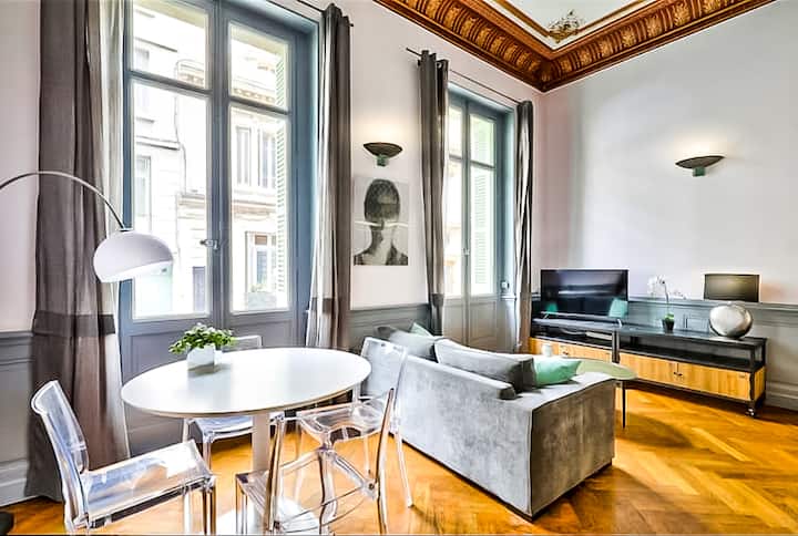Appartement Chic & Baroque Avec Parking Sécurisé - Avignone