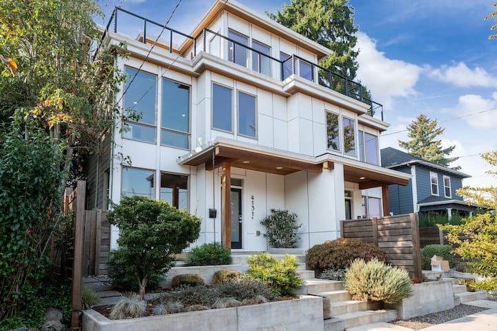 Modern Home Blocks From Trendy Mississippi Ave - Portland, OR