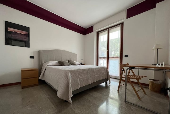 In A Garden, Near Centrale And Isola District - Milan