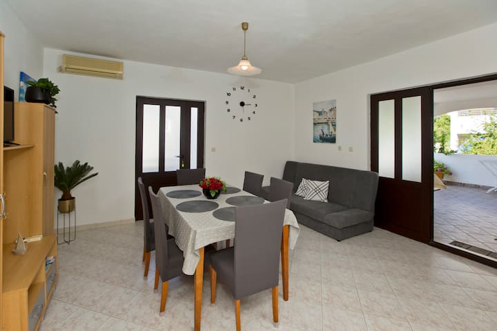 Apartment Nicoletta - Hvar