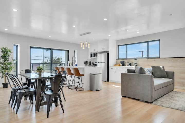Spacious 6br/3.5bth Home In Los Angeles - Los Angeles, CA