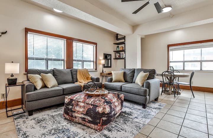 Spacious 2- Bedroom Condo In Downtown Athens - Athens, GA